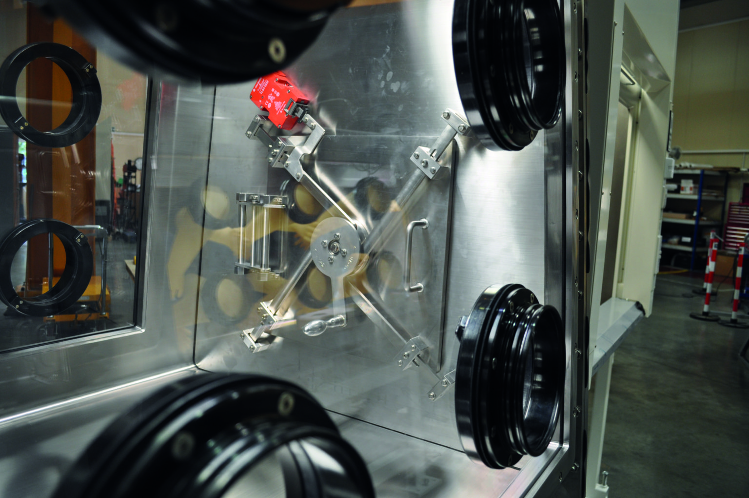 Glovebox Suite - Cyclife Aquila Nuclear | EDF Group