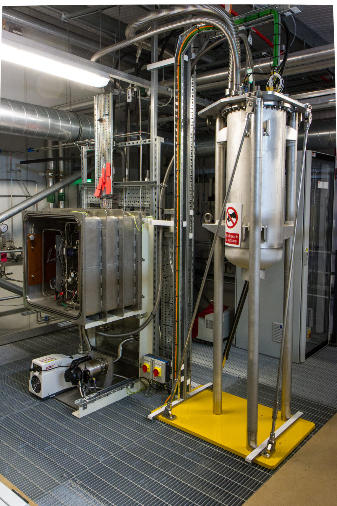 Vacuum Containment Vessels - Cyclife Aquila Nuclear | EDF Group