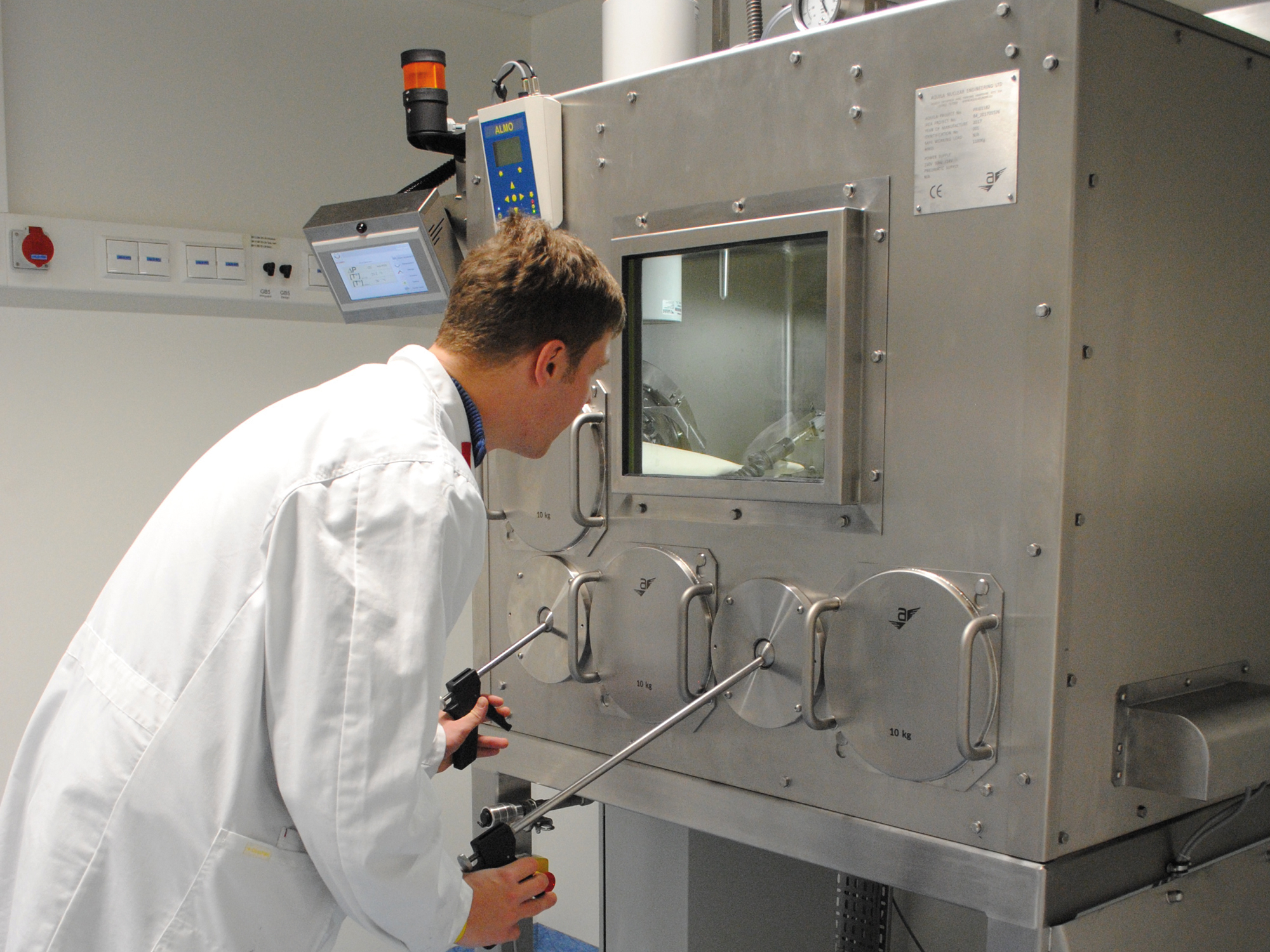 Shielded Containment Cell - Cyclife Aquila Nuclear | EDF Group